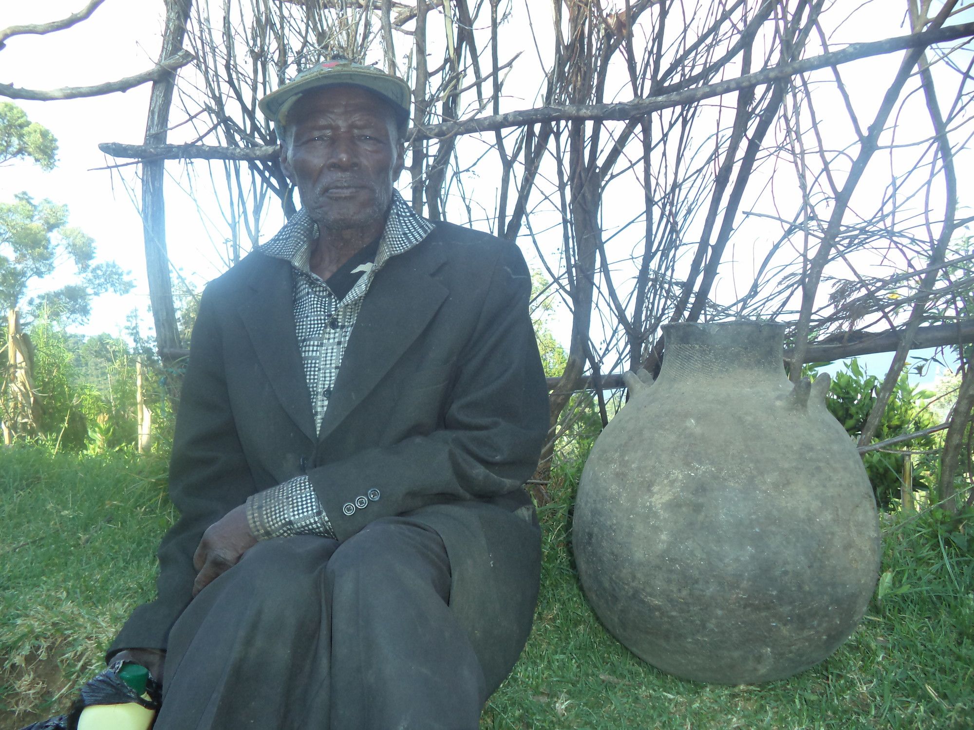 A cave pottery discovered in Kenya points to an ancient seed ...